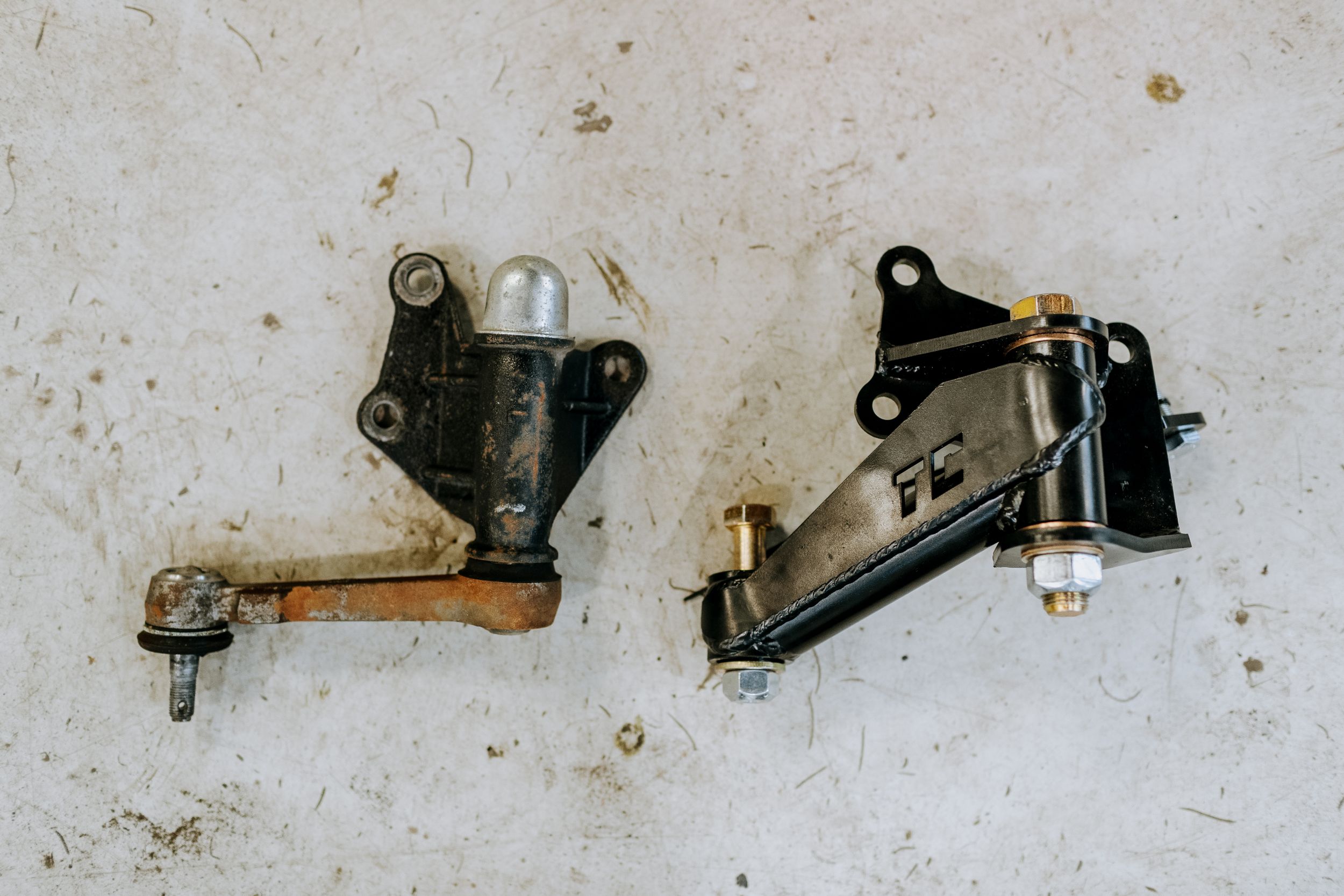 Caddy Idler Arm - Toyota Pickup